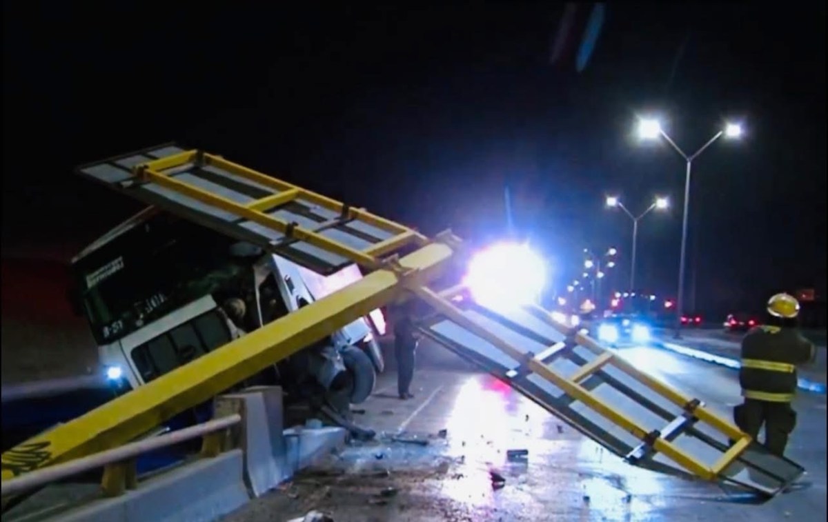 CAMIÓN DE TRANSPORTE HIZO SU MARRANERO EN EL CUATRO SIGLOS – La Mira ...
